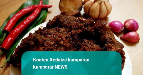 Bundo Kanduang Dharmasraya Gotong Royong Masak Rendang 1 Ton untuk Lumajang | kumparan.com